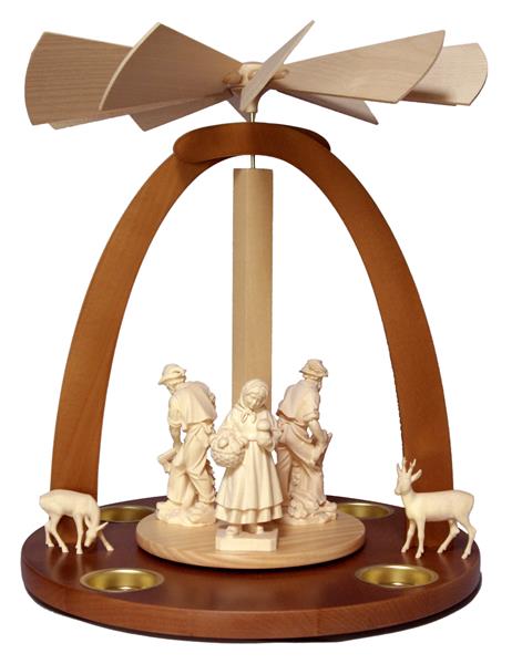 erzgebirgische Pyramide mit Figuren aus Holz